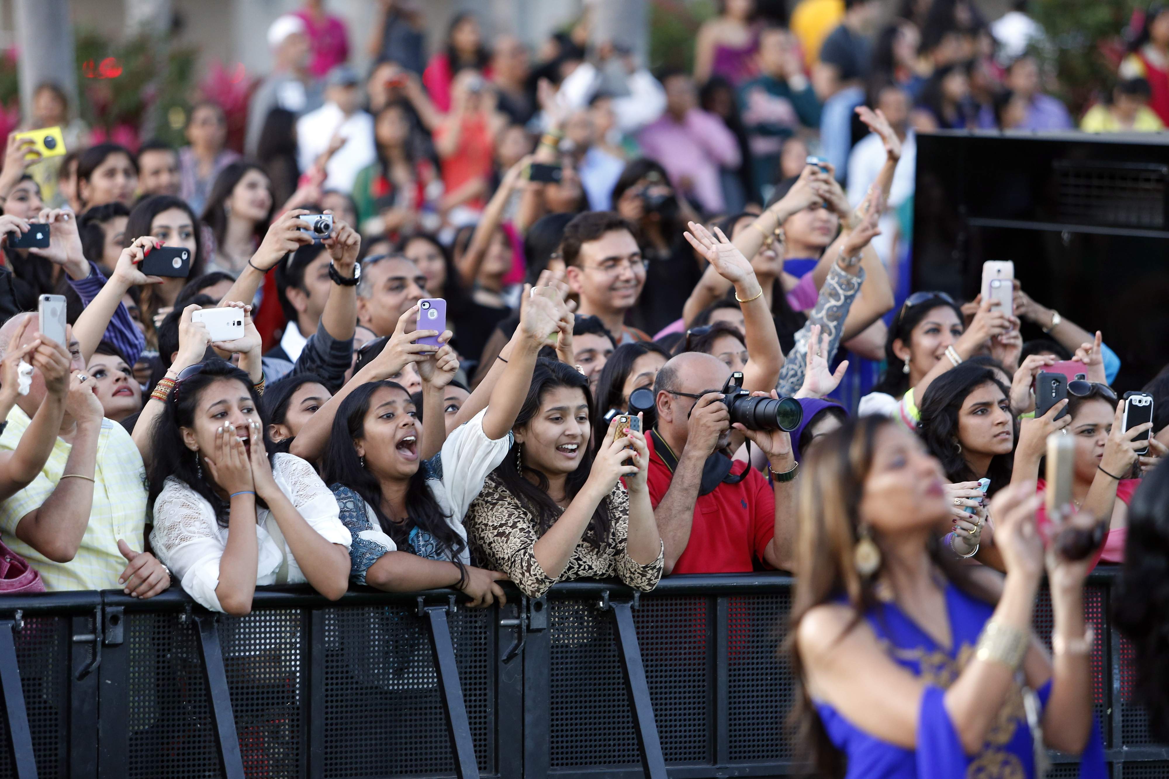 The infidelity of Bollywood fans – Bollywood Journalist